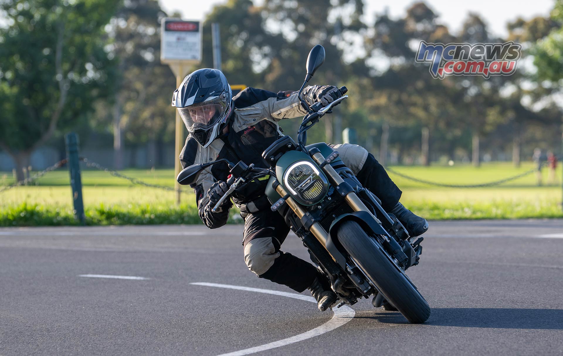 Benelli Leoncino 800 Review | Motorcycle Test | MCNews