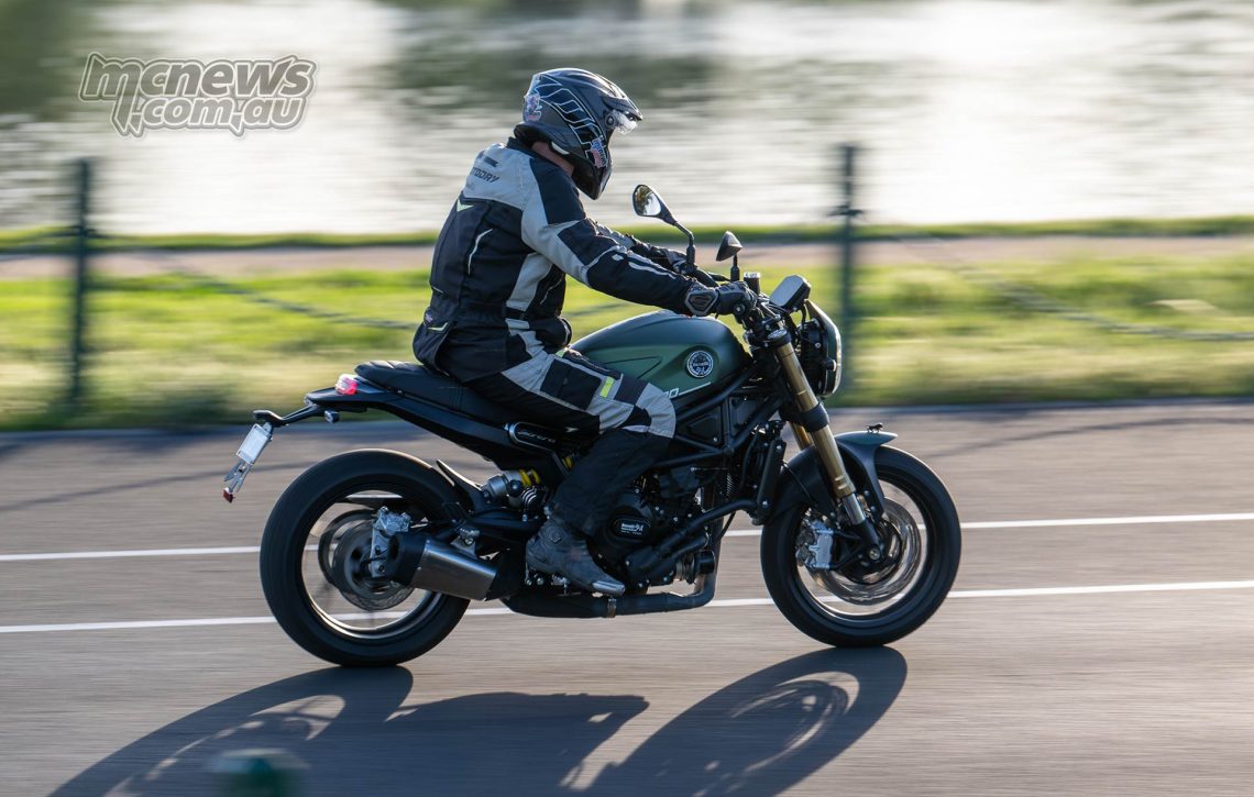Benelli Leoncino 800 Review | Motorcycle Test | MCNews