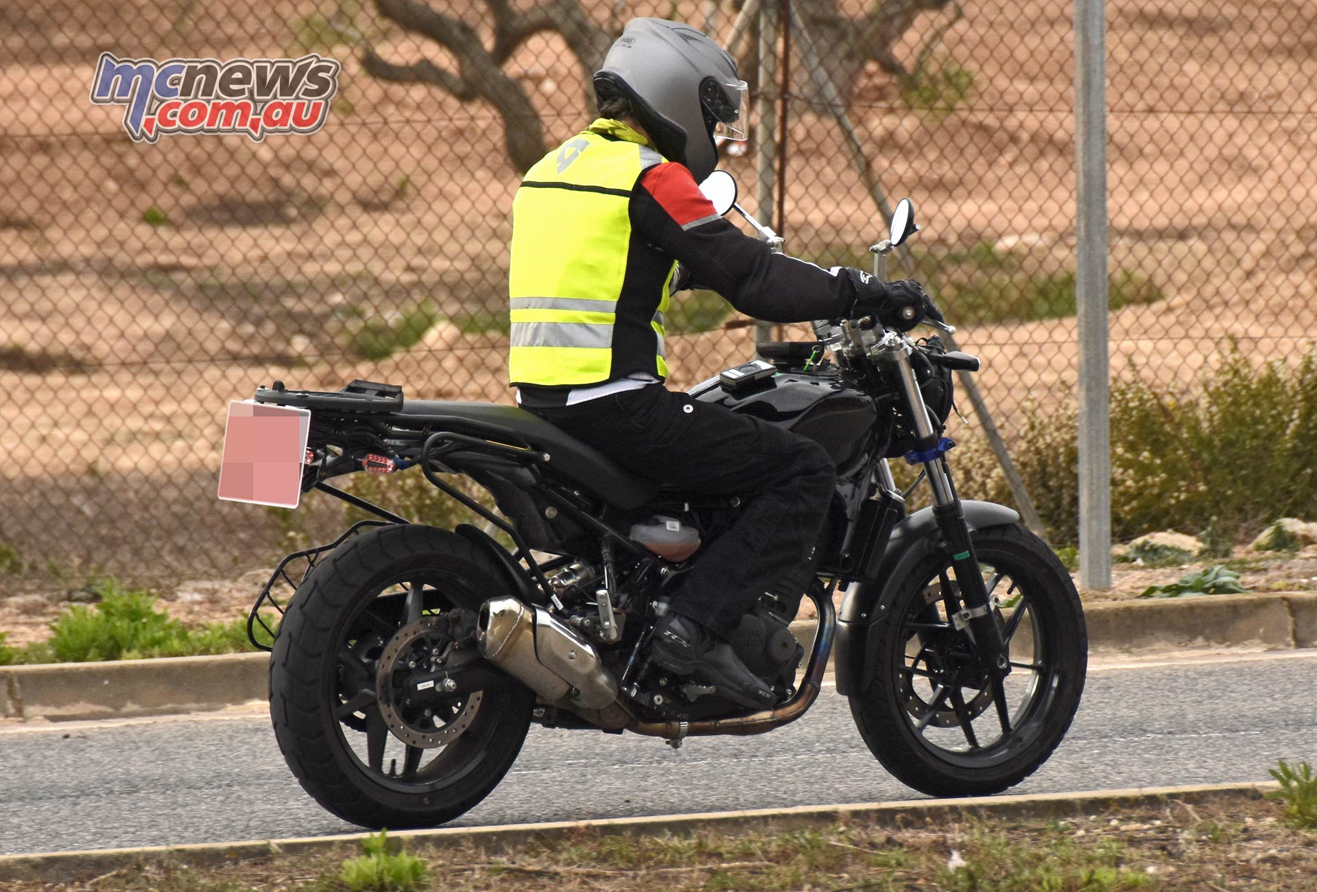 New water-cooled Royal Enfield Scram 450 spied | MCNews