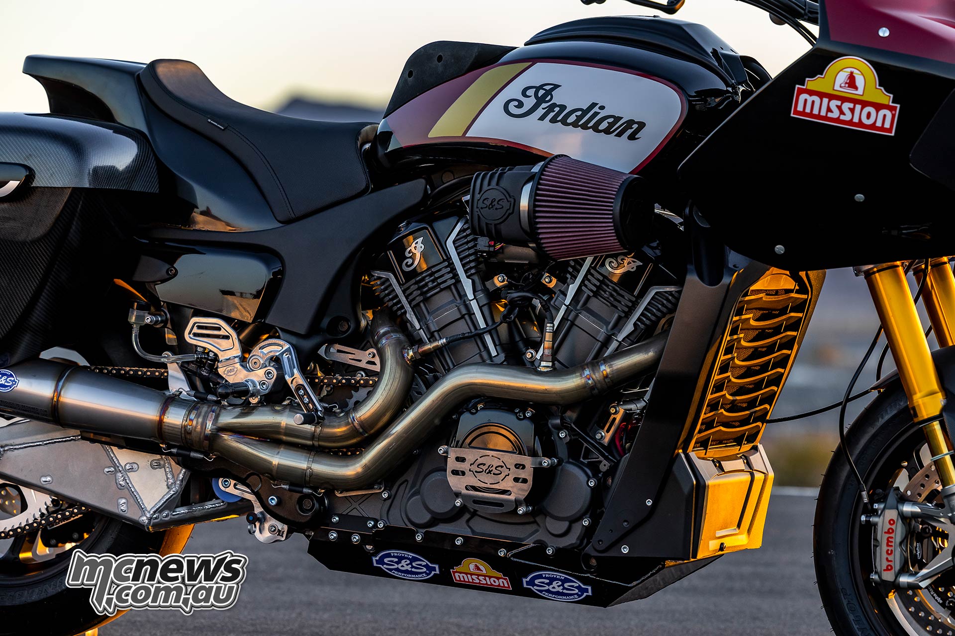 Indian Challenger RR King of the Baggers Race Replica | MCNews
