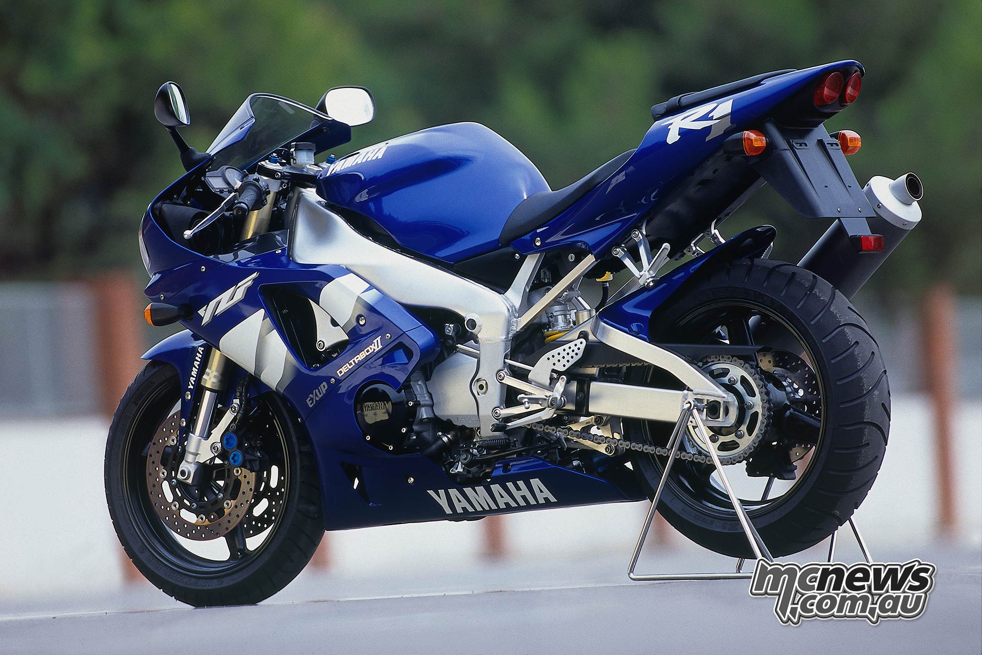 The Yamaha YZF-R1 turns 25 - History of the YZF-R1 | MCNews