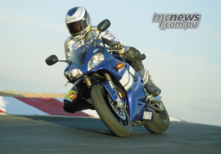 The Yamaha YZF-R1 turns 25 - History of the YZF-R1 | MCNews