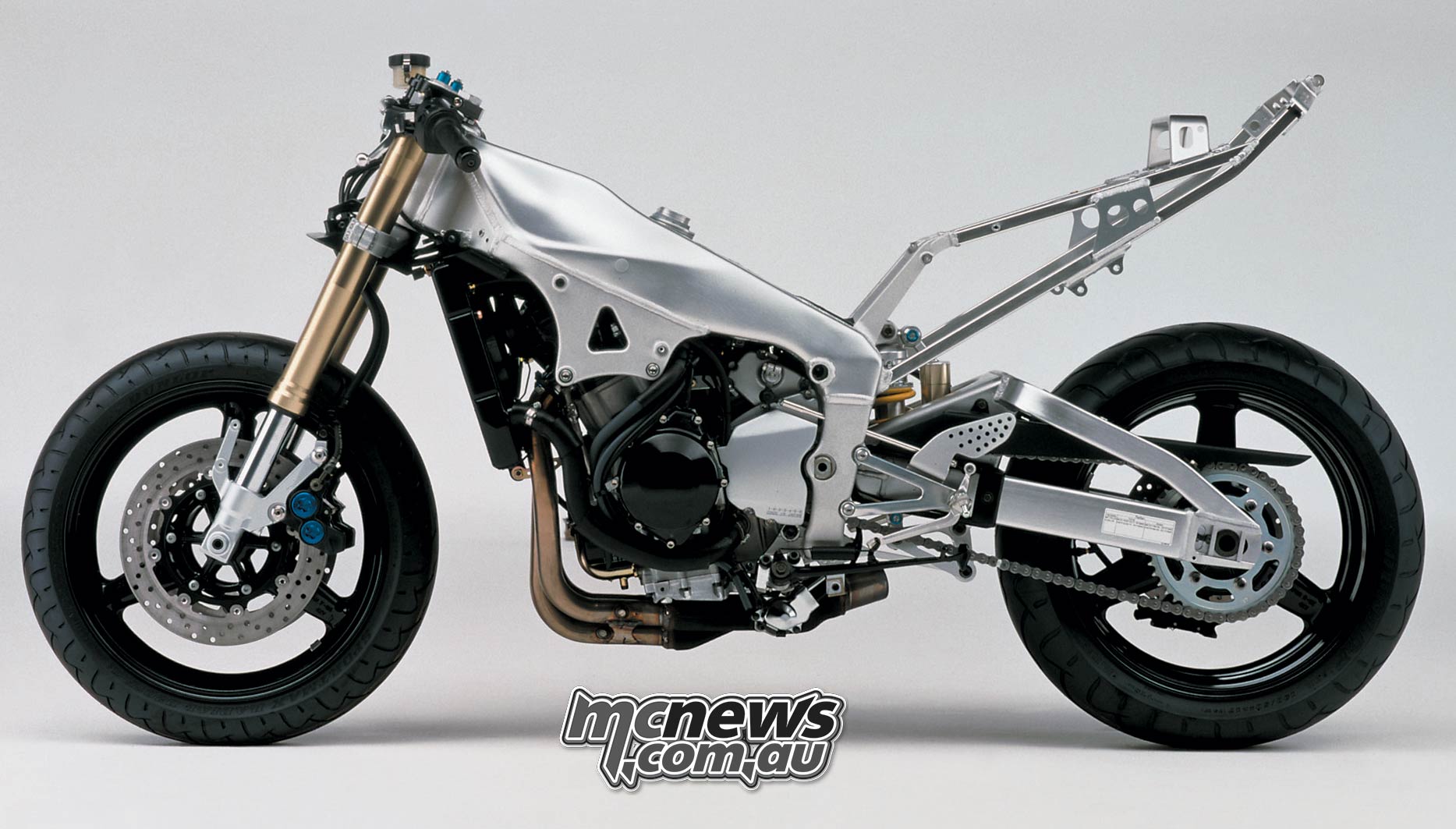 The Yamaha YZF-R1 turns 25 - History of the YZF-R1 | MCNews