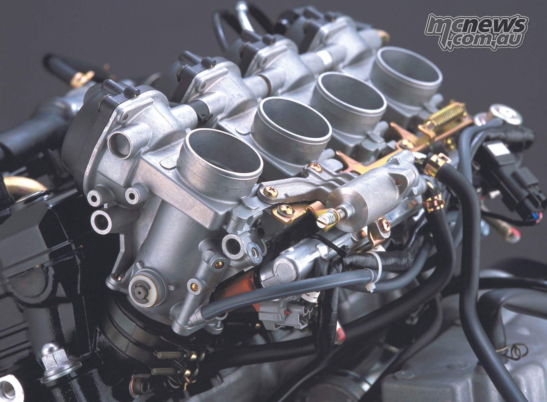 The Yamaha YZF-R1 turns 25 - History of the YZF-R1 | MCNews