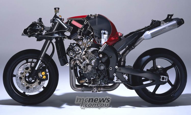 The Yamaha YZF-R1 turns 25 - History of the YZF-R1 | MCNews