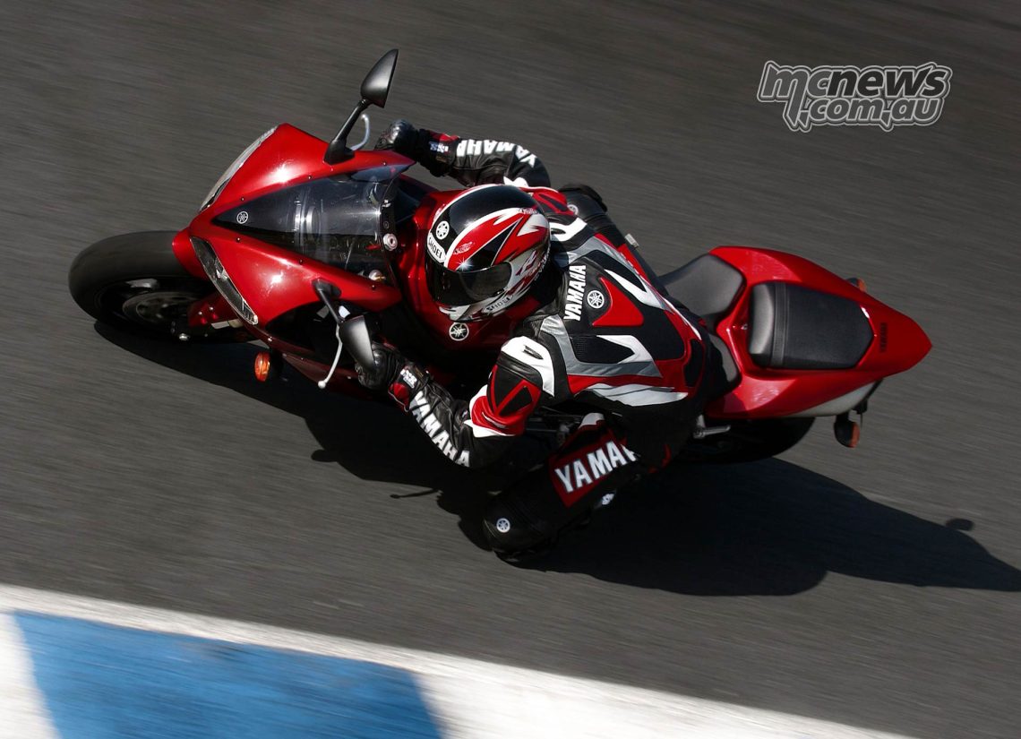 The Yamaha YZF-R1 turns 25 - History of the YZF-R1 | MCNews