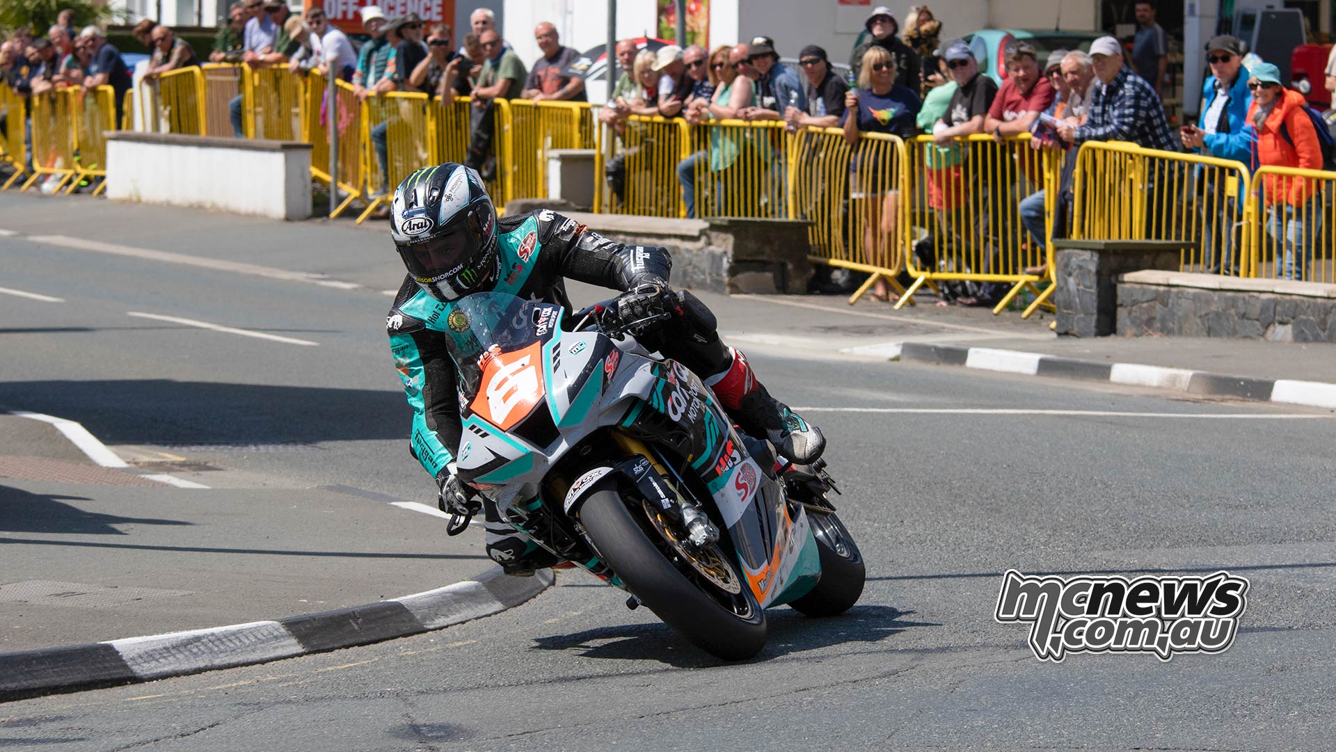 Michael Dunlop dominates day one as TT 2023 gets underway | MCNews