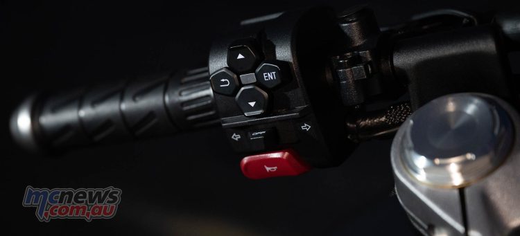 CFMOTO 450 SR Review - Impressive new offering from CFMOTO Tested | MCNews