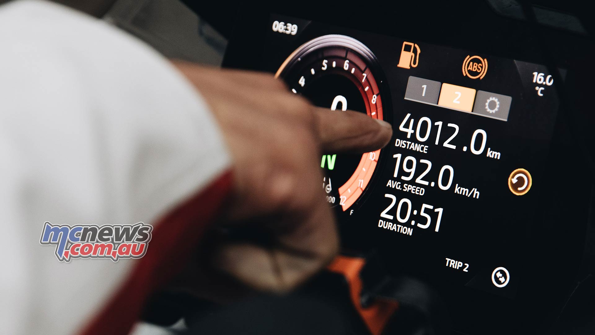 Triumph break 24 hour distance record with Tiger 1200 GT Explorer | MCNews