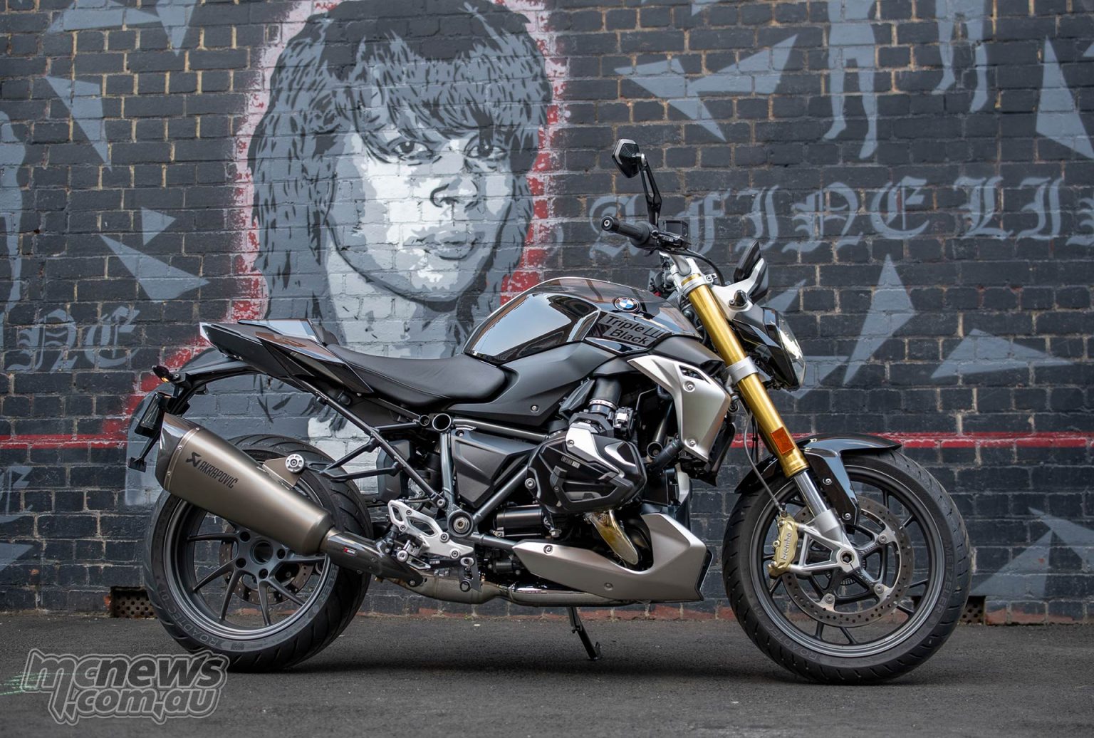 2023 BMW R 1250 R Review | Motorcycle Test | MCNews