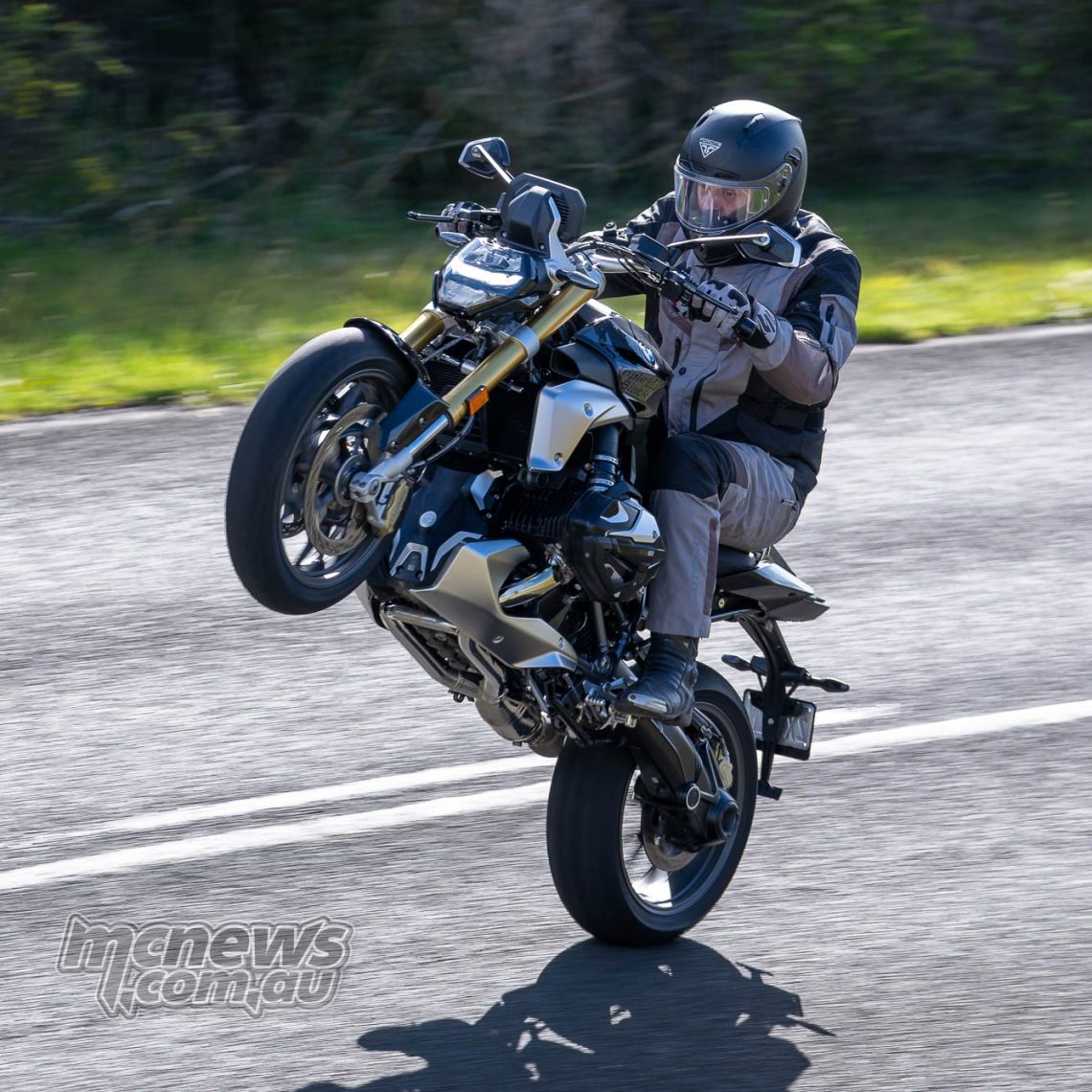 2023 BMW R 1250 R Review | Motorcycle Test | MCNews