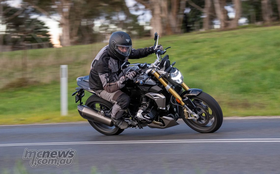 2023 BMW R 1250 R Review | Motorcycle Test | MCNews