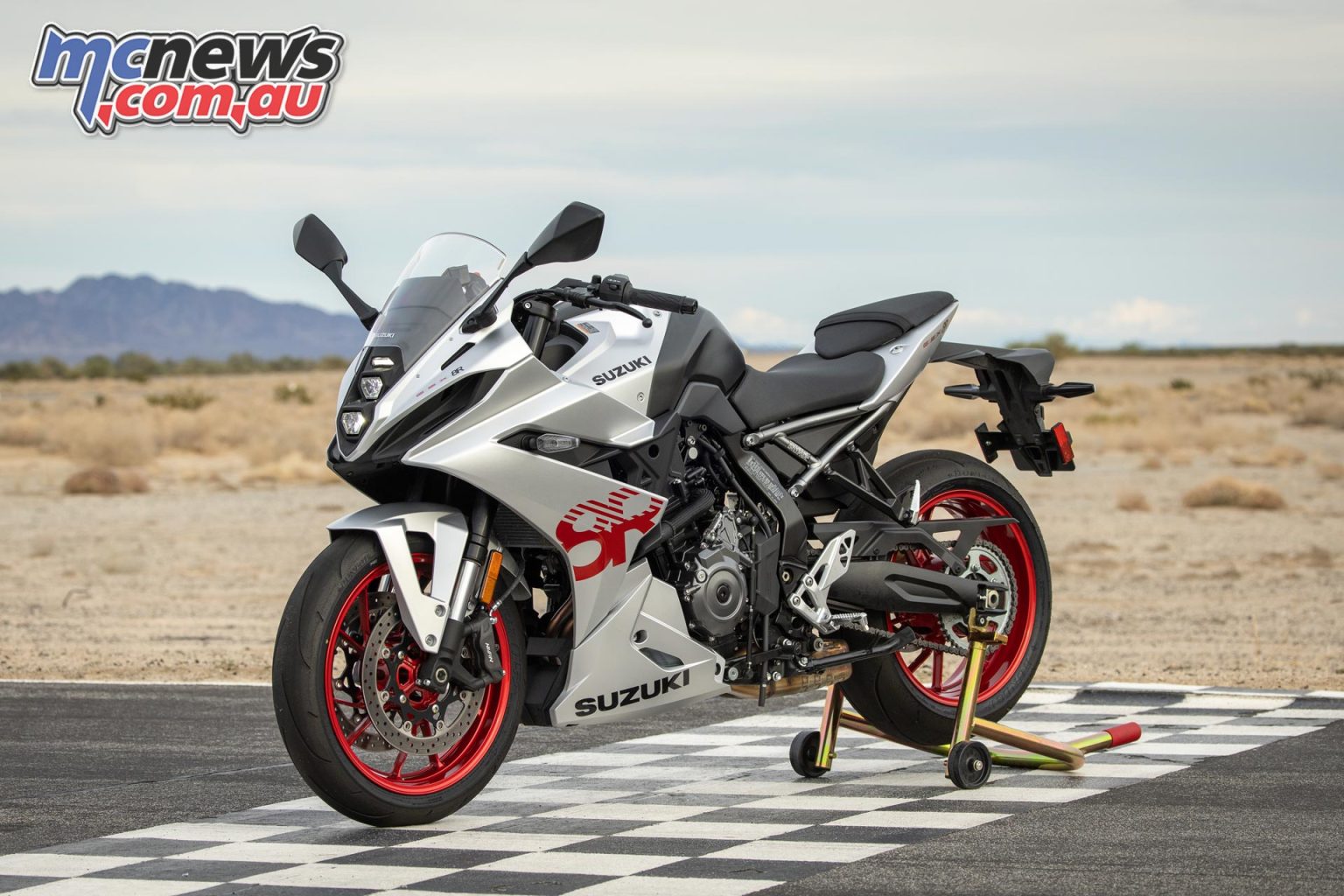 2024 Suzuki GSX-8R Review | Motorcycle Test | MCNews