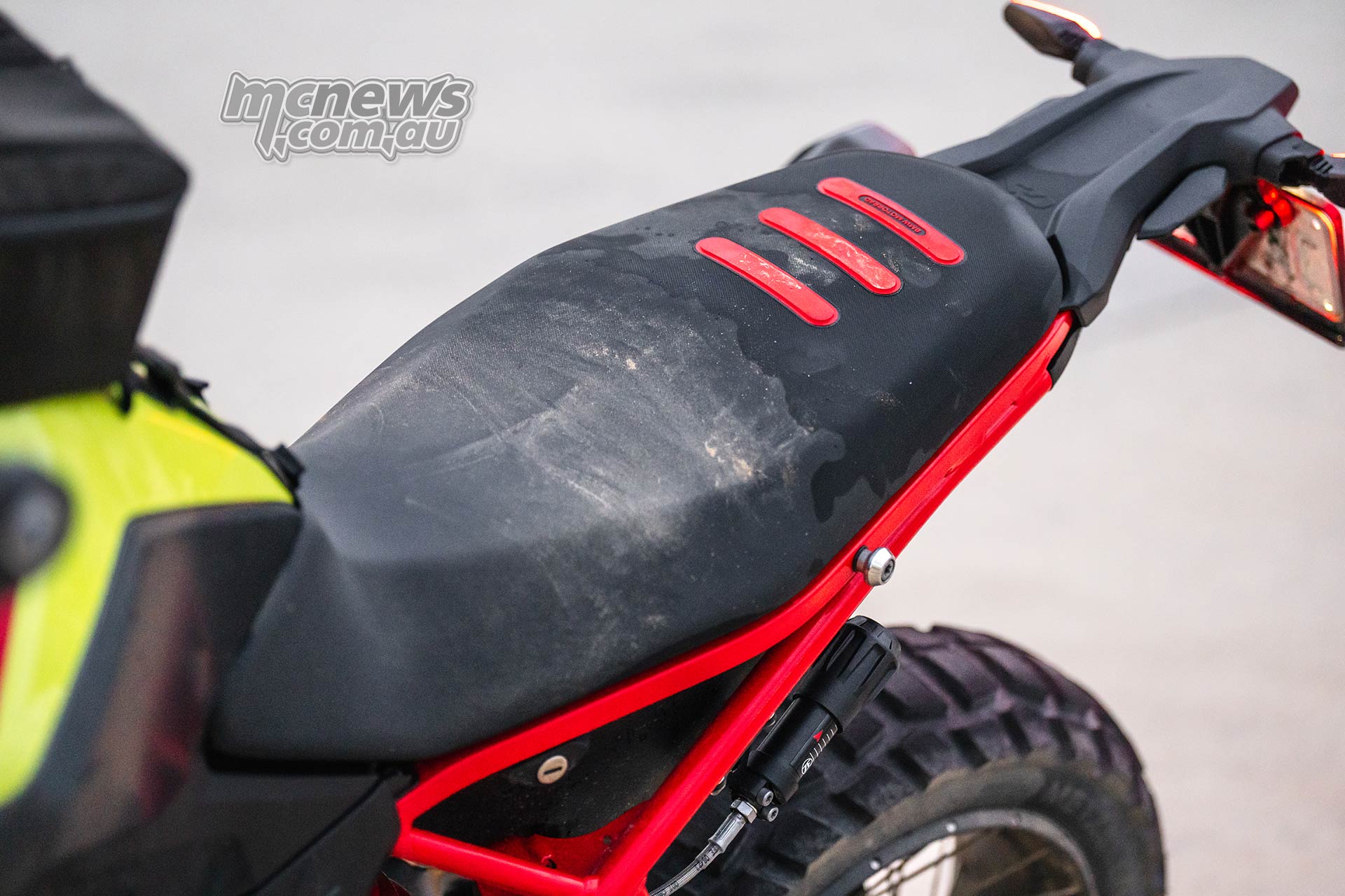 2024 BMW F 900 GS Enduro Review - Motorcycle Test | MCNews