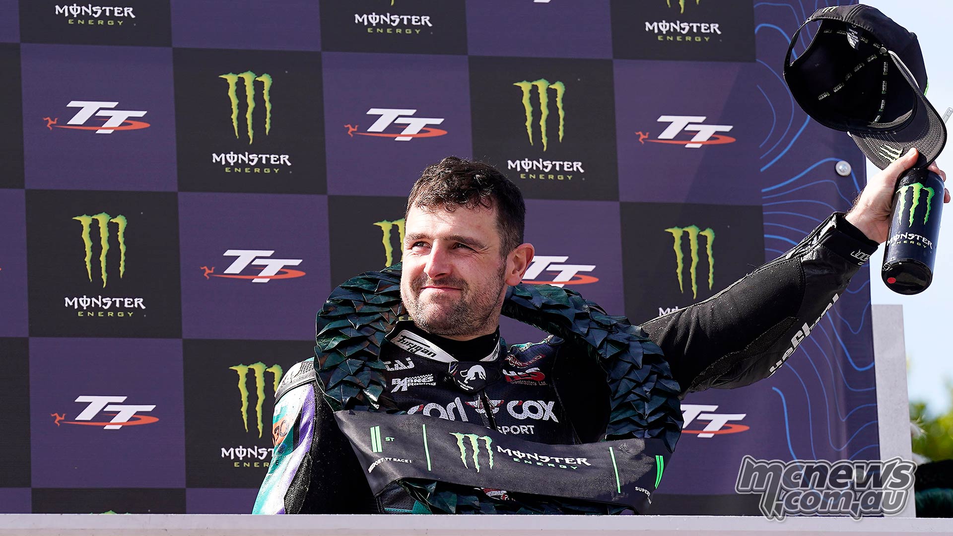 Dunlop starts TT race week with emotional Supersport TT win | MCNews