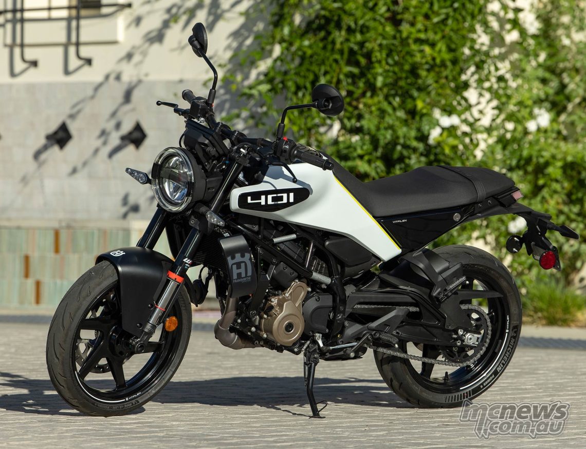 Husqvarna Svartpilen and Vitpilen 401 Review | Motorcycle Test | MCNews