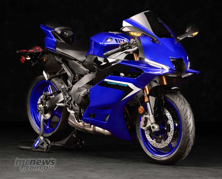 Yamaha YZF-R9 revealed - 890 cc triple - 195 kg wet - Brembo - KYB | MCNews