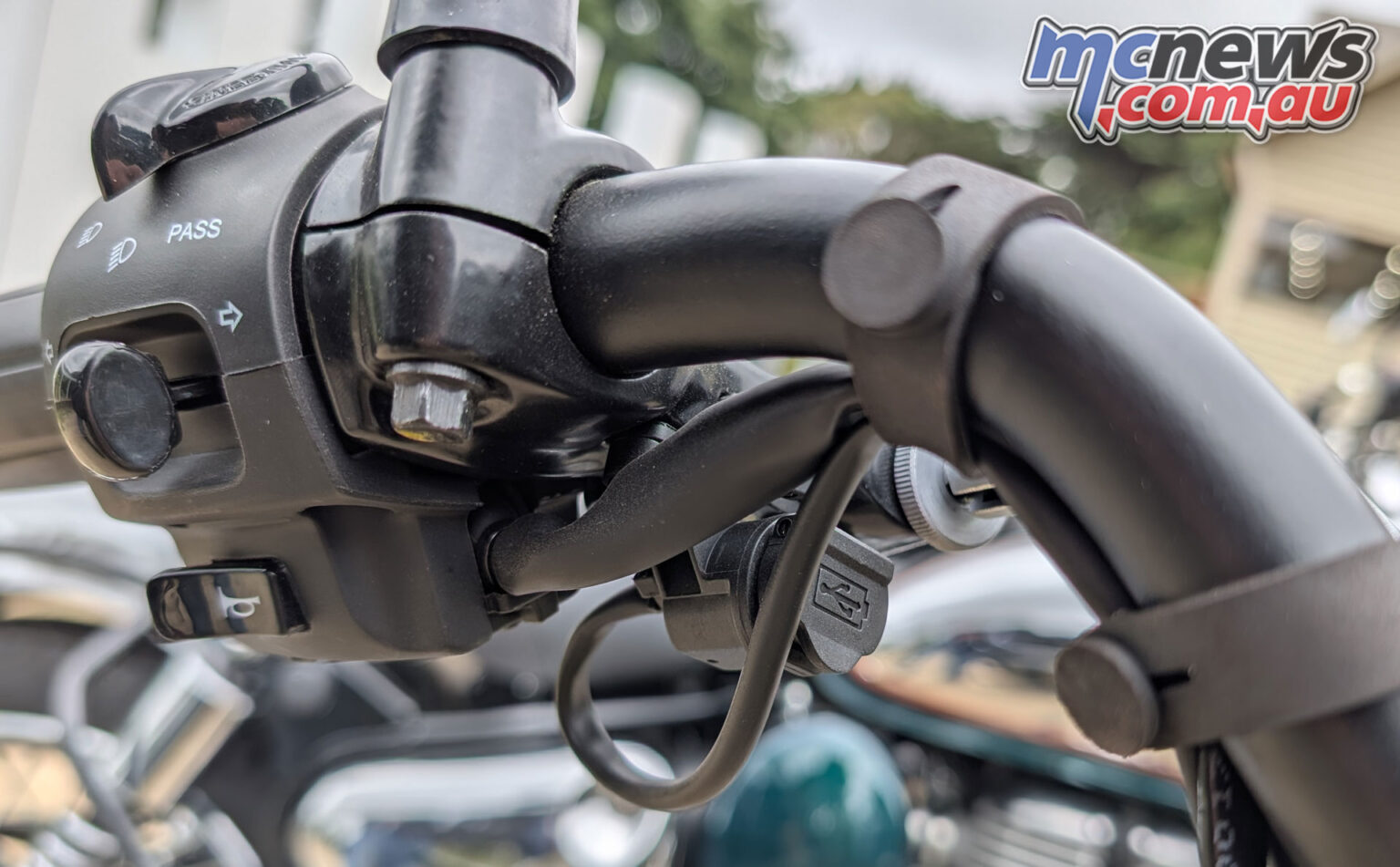 2025 Royal Enfield Classic 350 Review | Motorcycle Test | MCNews