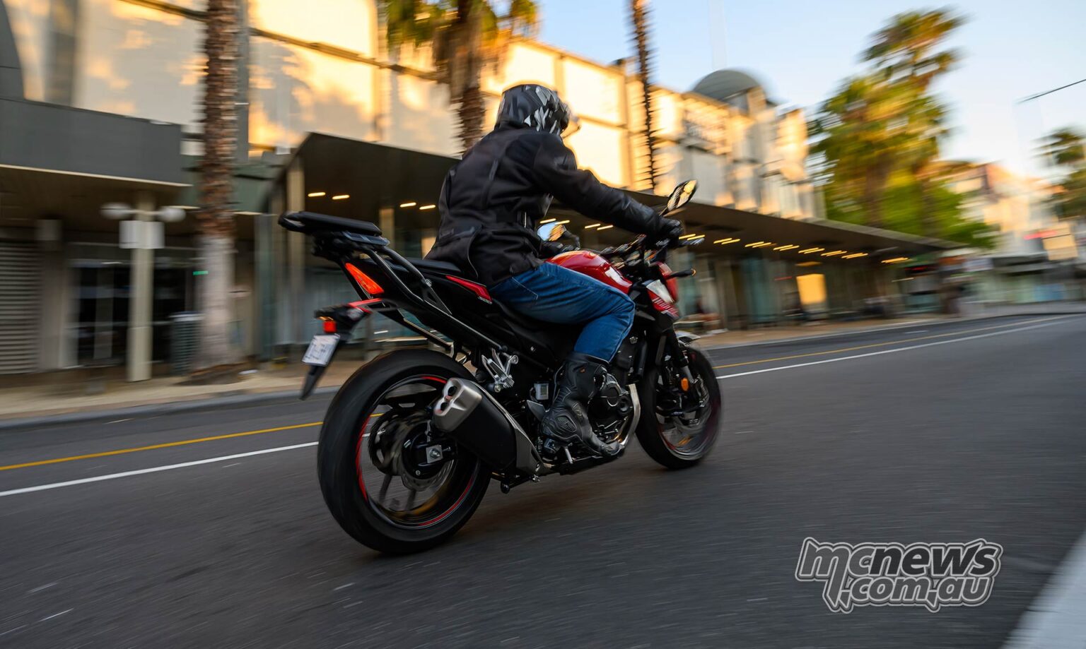 2025 Honda CB500 Hornet Review | LAMS Motorcycle Test | MCNews