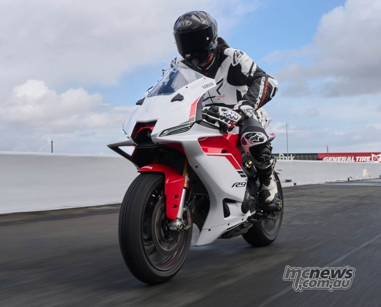 Yamaha YZF-R9 Review - Motorcycle Test | MCNews