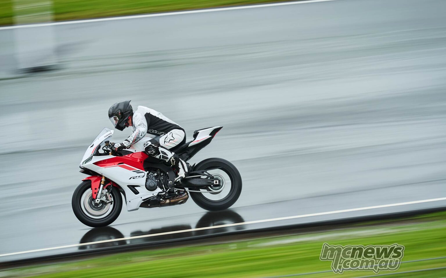 Yamaha YZF-R9 Review - Motorcycle Test | MCNews