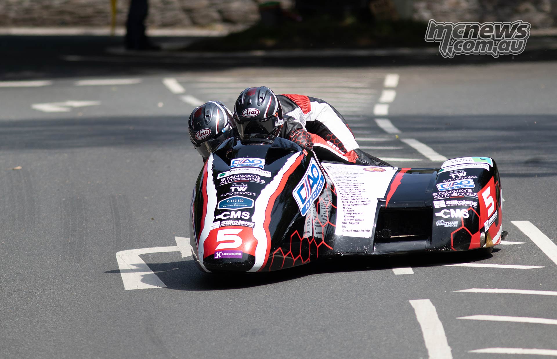 Crowe brothers dominate opening Sidecar bout at TT 2025 | MCNews