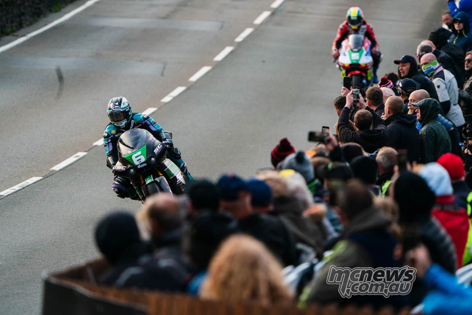 Dunlop notches up 31st win with dominant SuperTwins victory | MCNews