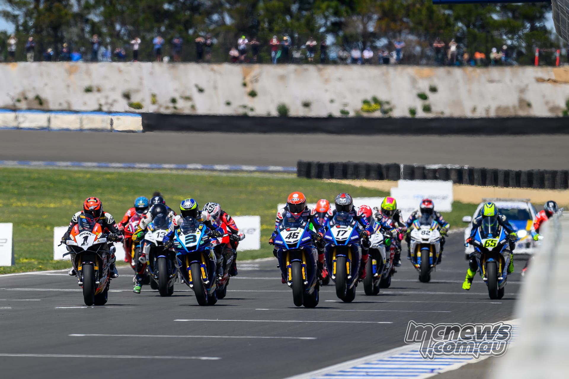 Mike Jones leads home a Yamaha 1-2-3-4 in opening Superbike bout at One ...