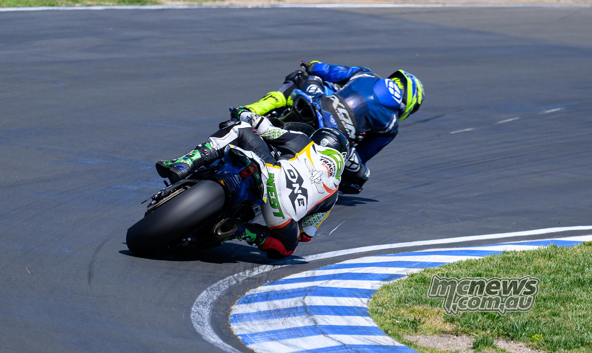 Mike Jones leads home a Yamaha 1-2-3-4 in opening Superbike bout at One ...