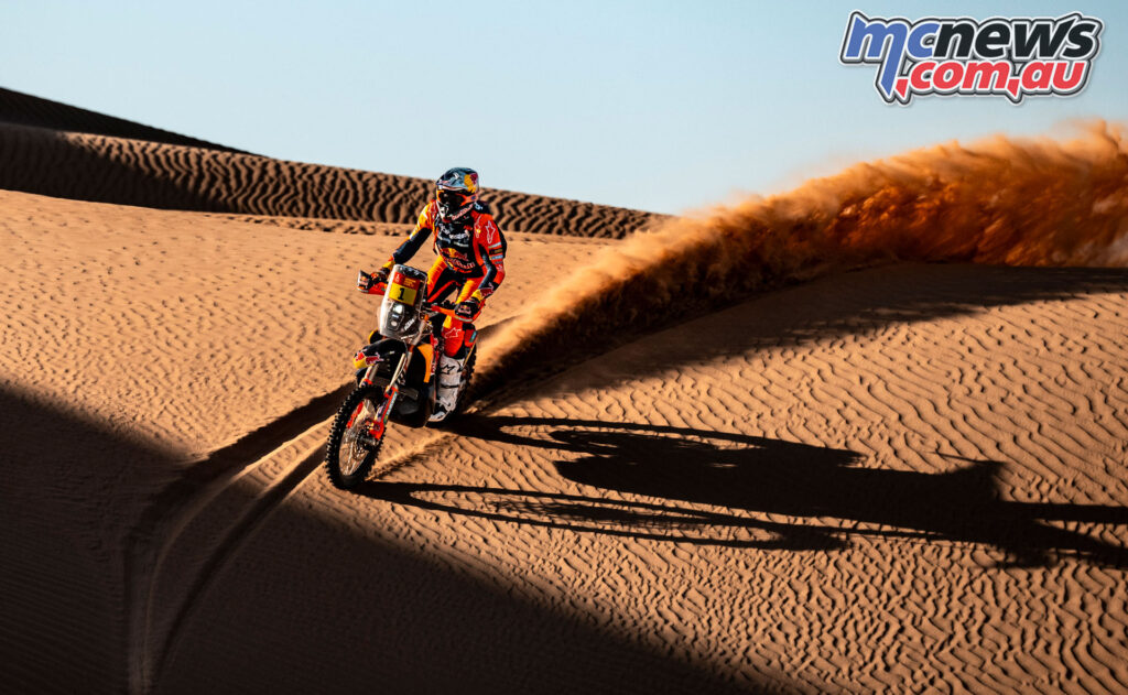 Broken collarbone can't stop Sanders at Dakar Stage 10 | MCNews